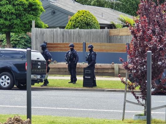 Police swoop on Pakenham property | Pakenham Gazette