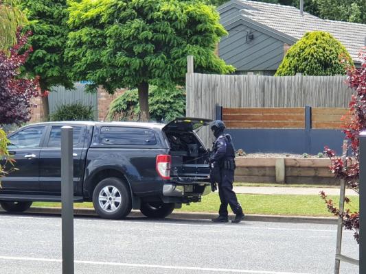 Police swoop on Pakenham property | Pakenham Gazette