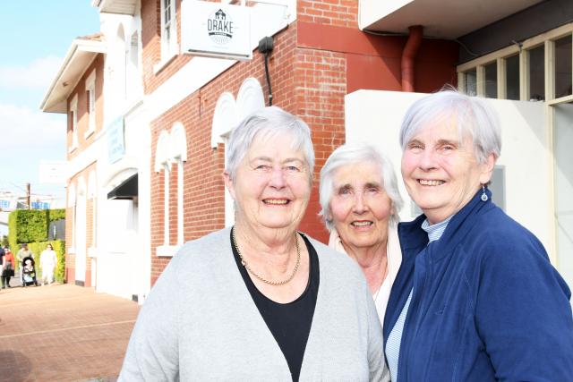 Purves family bids pub farewell | Pakenham Gazette