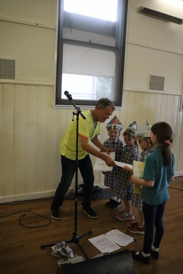Peter Combe visits Cardinia kids | Pakenham Gazette